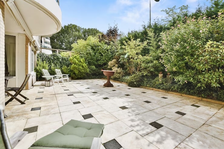 Top 13 Robust and Gorgeous Outdoor Travertine Tile Ideas for 2024 ...